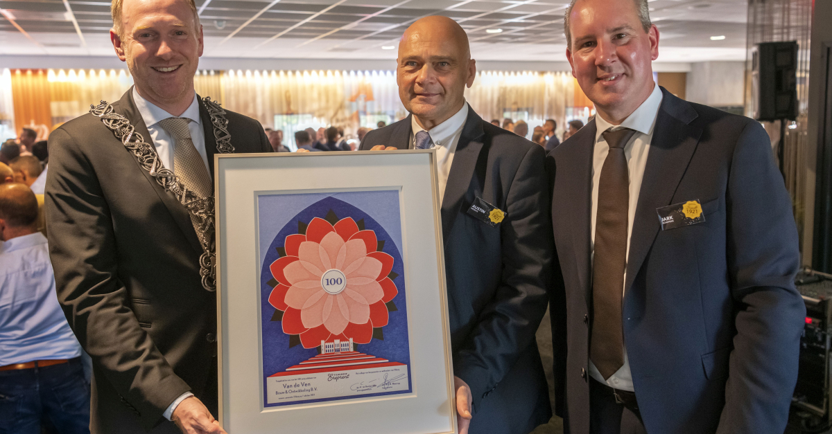 100 jaar Van de Ven, vereerd met ontvangst van Tilburgse ereprent ...